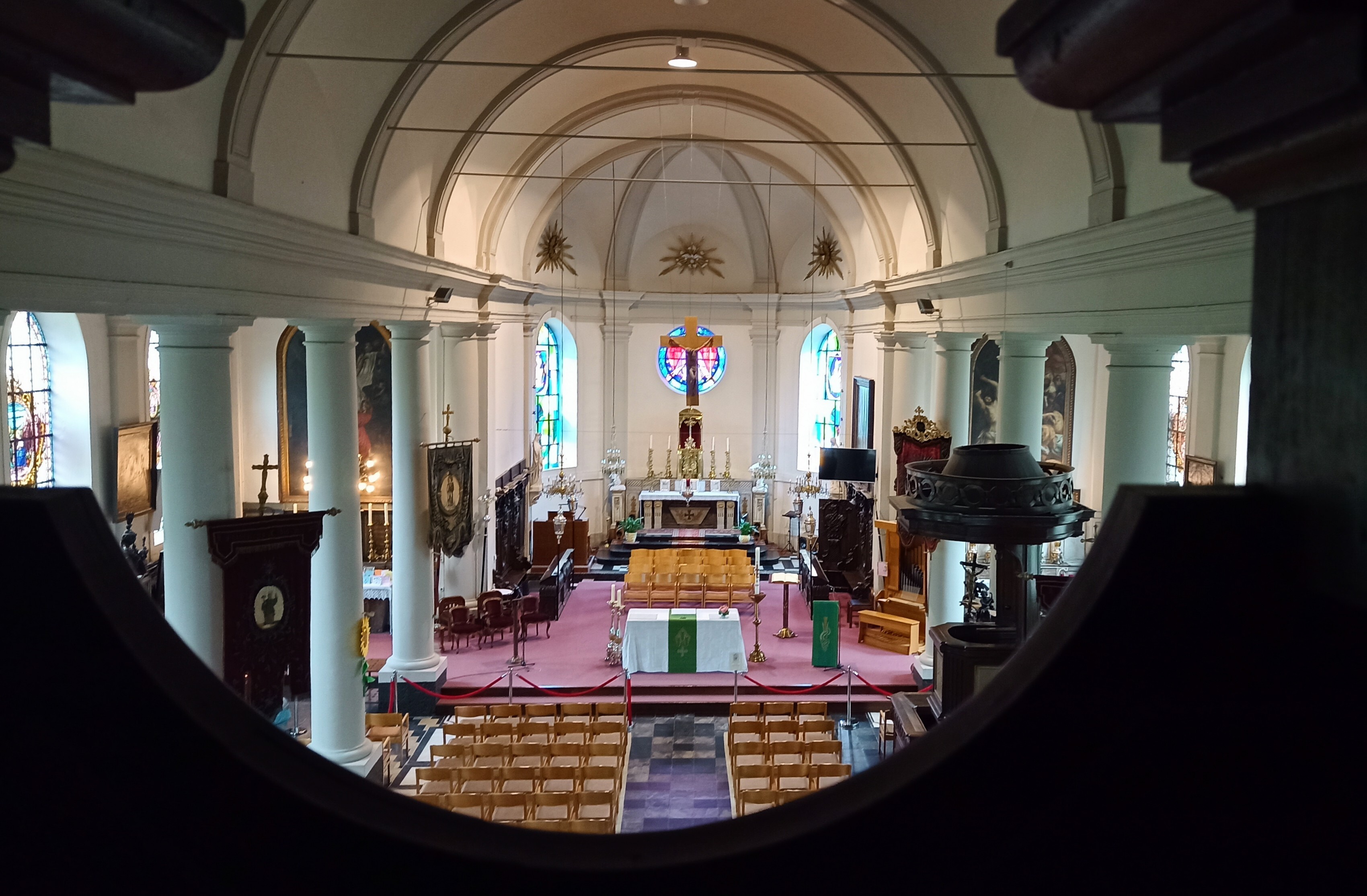 Onze-Lieve-Vrouw-Ten-Bos: ontdek de kerkschatten en werp een blik op de ...